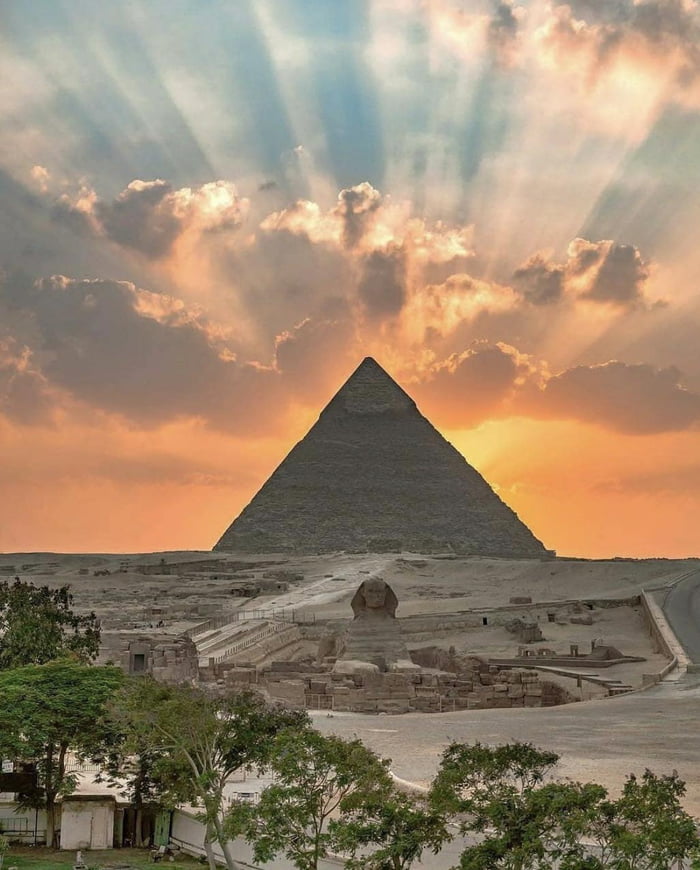 Great view of the Great Pyramid - 9GAG