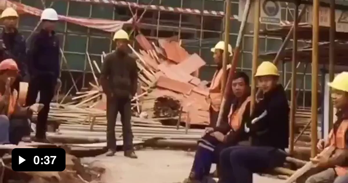 Construction worker's smooth dance - 9GAG