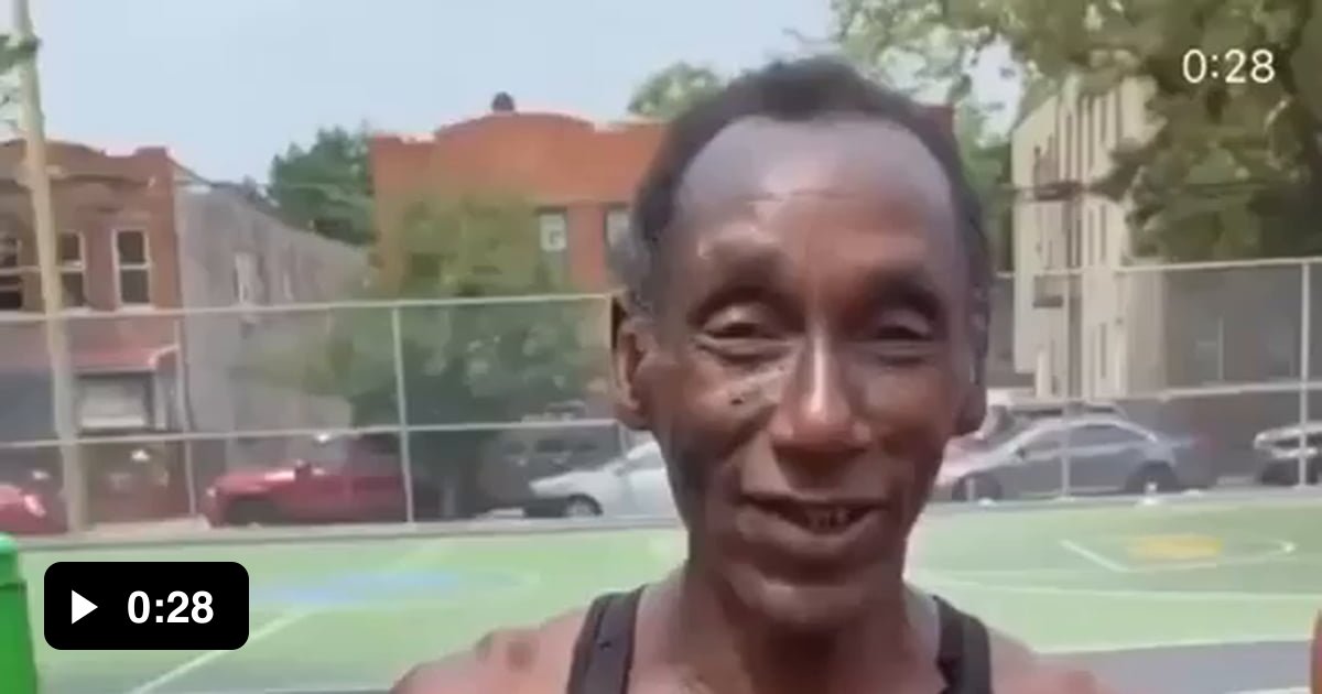 This 64 year old man’s core strength is absolutely insane - 9GAG