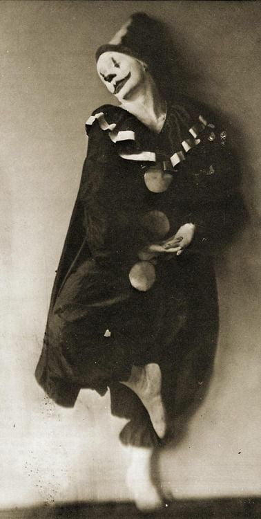 Dave Fleischer (1894-1979) in a clown costume, serving as a rotoscoping ...