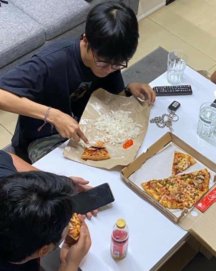 Just asian things. RIce pizza - 9GAG