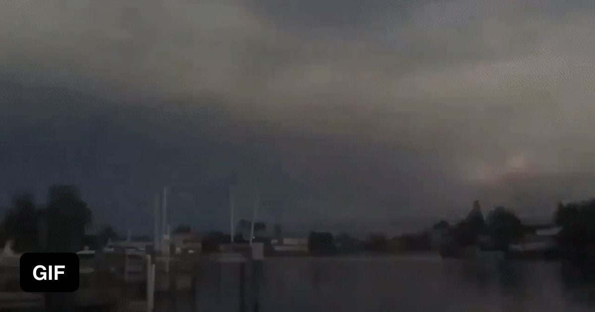 Horizontal Lightning - 9GAG