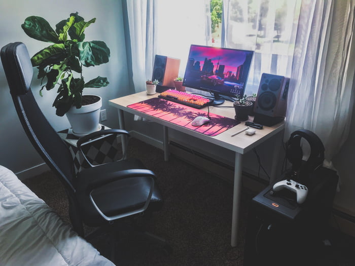 Simple College Setup - 9GAG