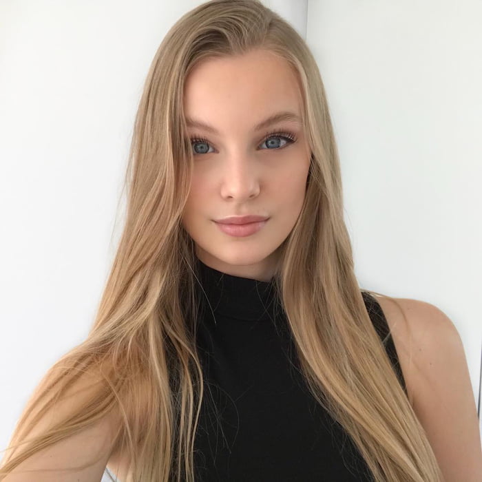 Chloe Vialaret 9gag