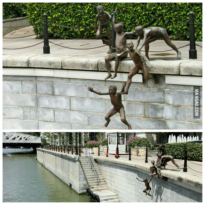 "First Generation" statue in Singapore. Yes, they are naked. - 9GAG