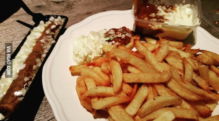 Dutch Foodporn ! Patat Oorlog + Frikandel Speciaal - 9GAG