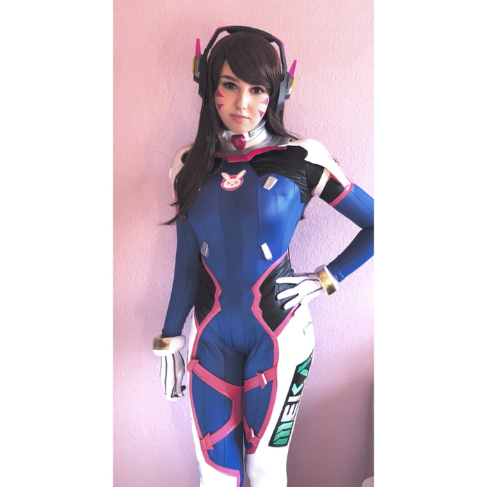 D Va Cosplay 9gag