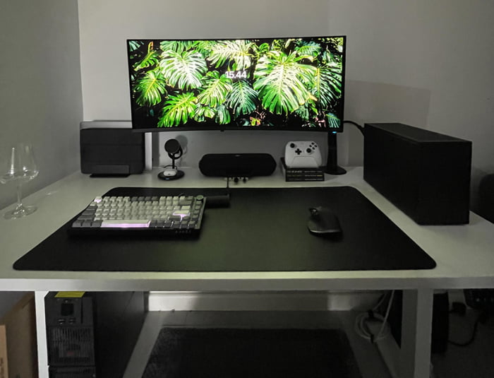 Smol living room gaming setup - 9GAG