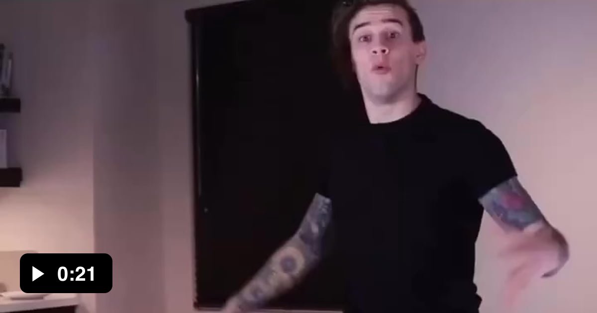 Women : i wonder what he’s doing / Him : - 9GAG