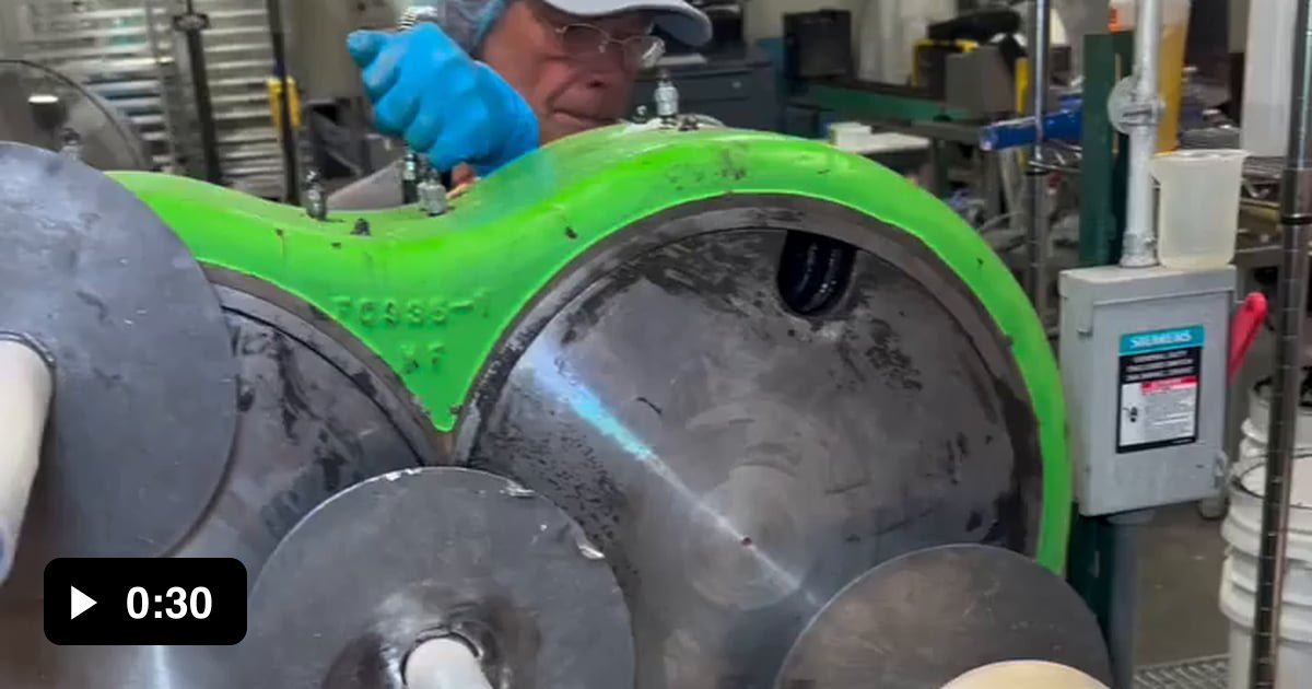 Peppermint pulling machine - 9GAG