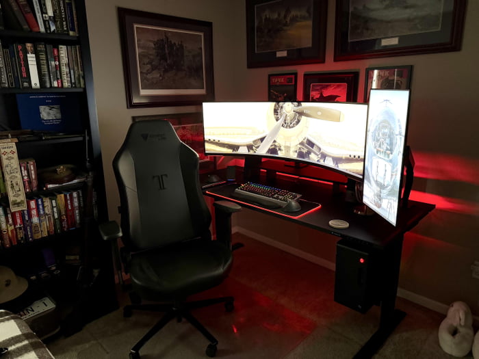 Setup for a gaming/history nerd - 9GAG