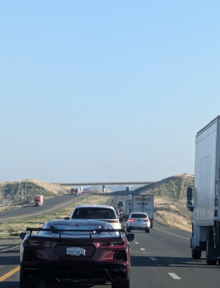 People blocking the left lane and not passing - 9GAG