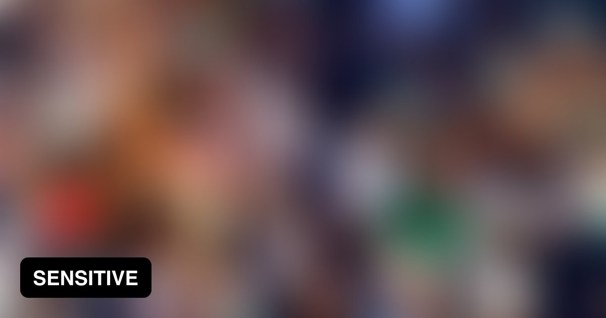 Finding your person in the middle of the crowd - 9GAG