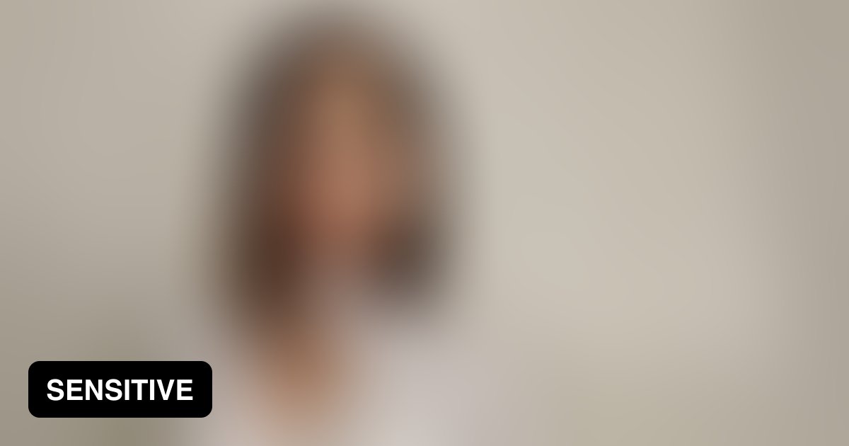 Tight tip, top skirt to match, and both are very tiny - 9GAG