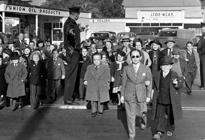 1938. Actors playing the Munchkins arriving at the MGM studio for the ...