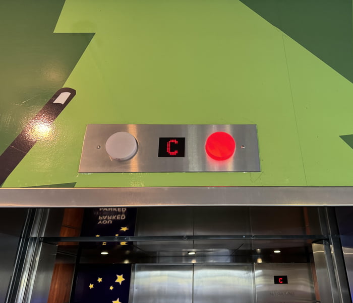 The up & down indicators on this elevator - 9GAG
