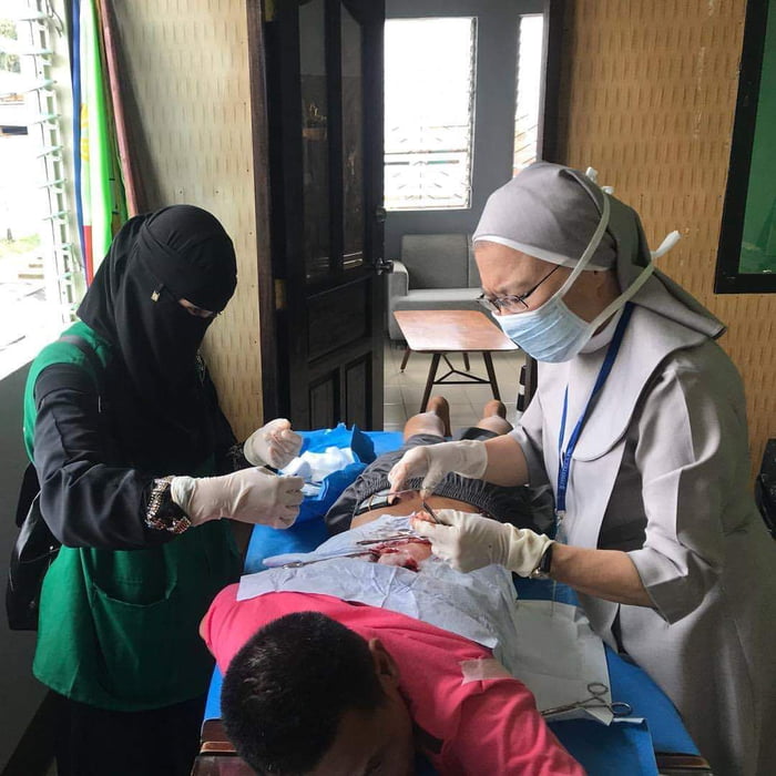 A catholic nun-physician and a muslim nurse living up to their ...