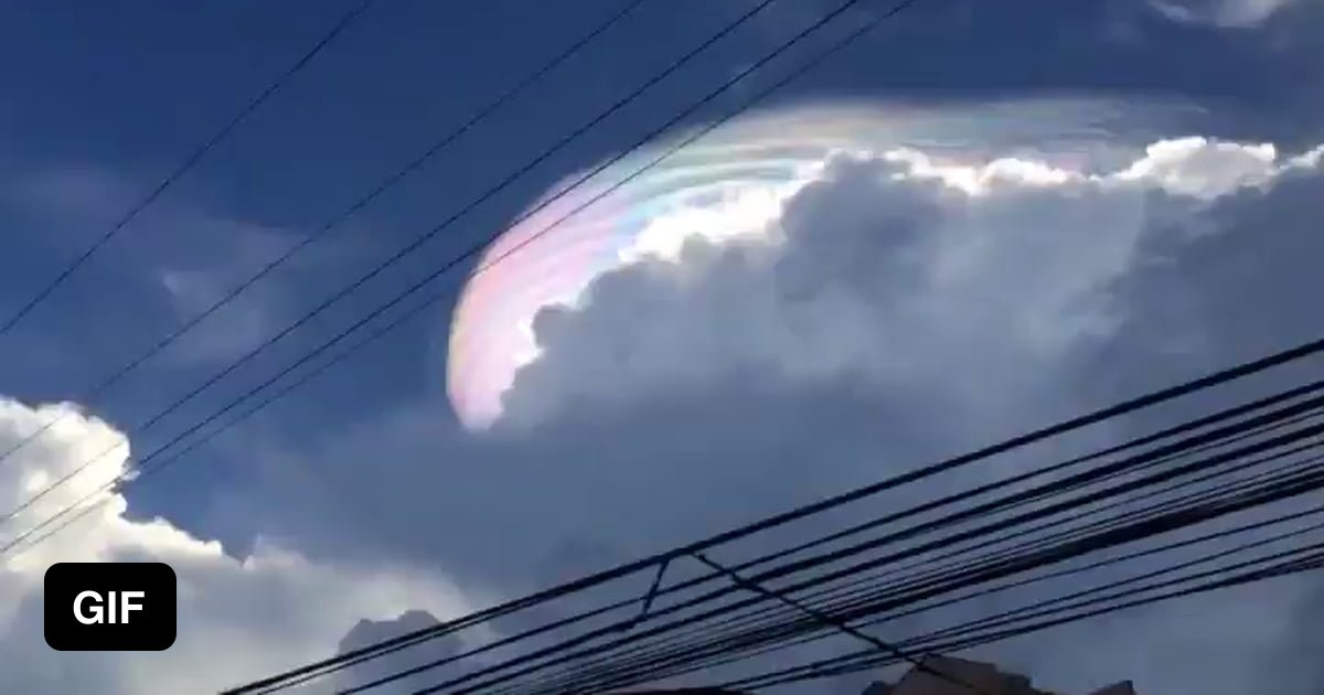 Incredible iridescent cloud formation - 9GAG