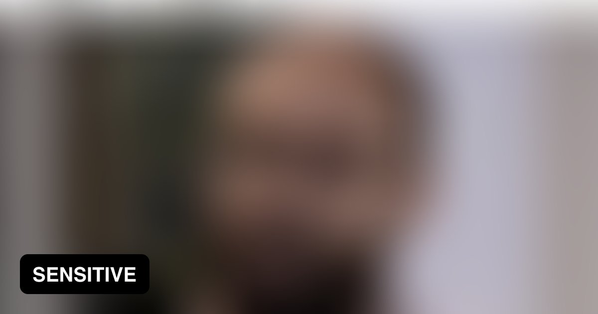 *Real programmer always CTRL + S every 2 lines of codes* - 9GAG