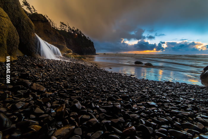 The Oregon Coast at Hug Point - 9GAG