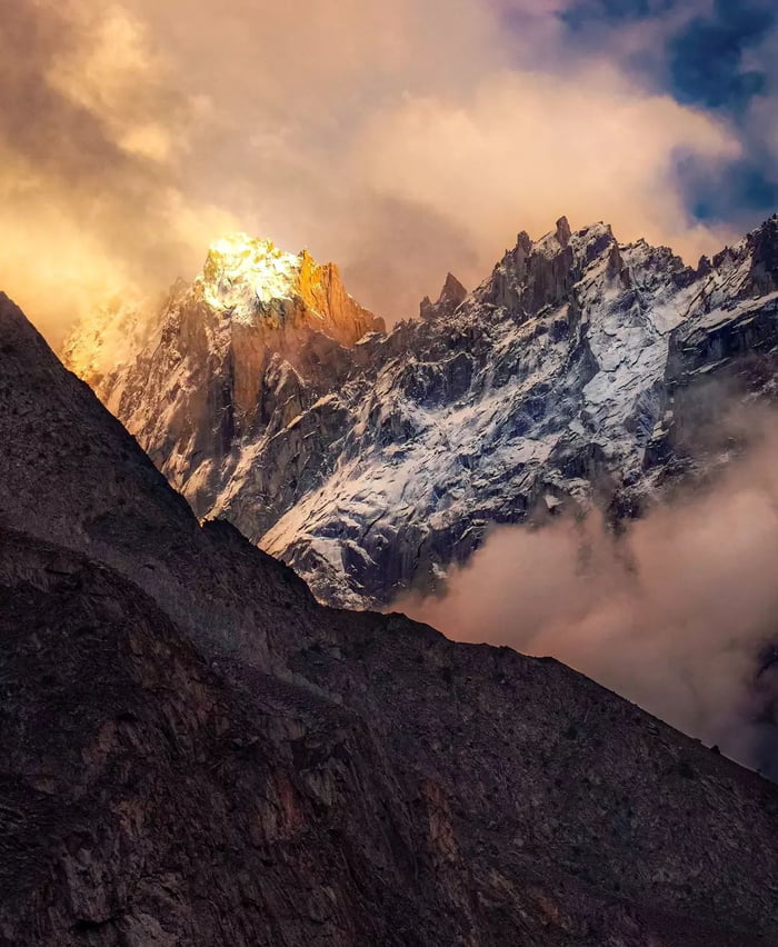 Skinmolok Peak, Hushey Valley in Pakistan - 9GAG