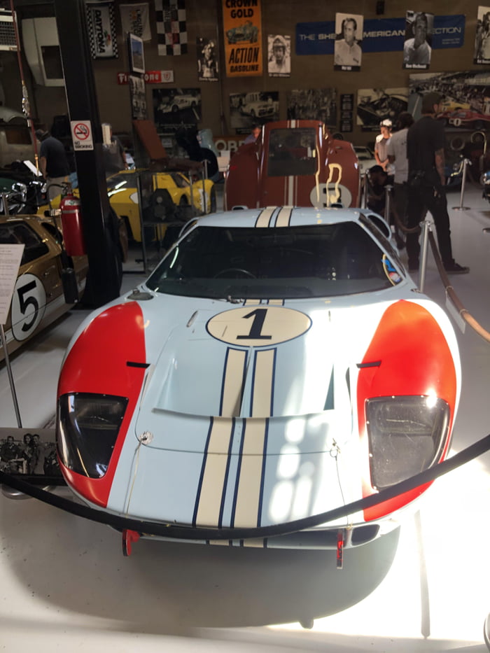 1966 Ford GT40. This is THE car Ken Miles beat Ferrari and won LeMans ...