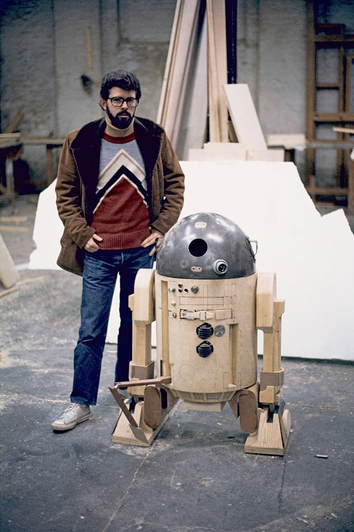 George Lucas with a friend-in-the-making, circa 1976 - 9GAG