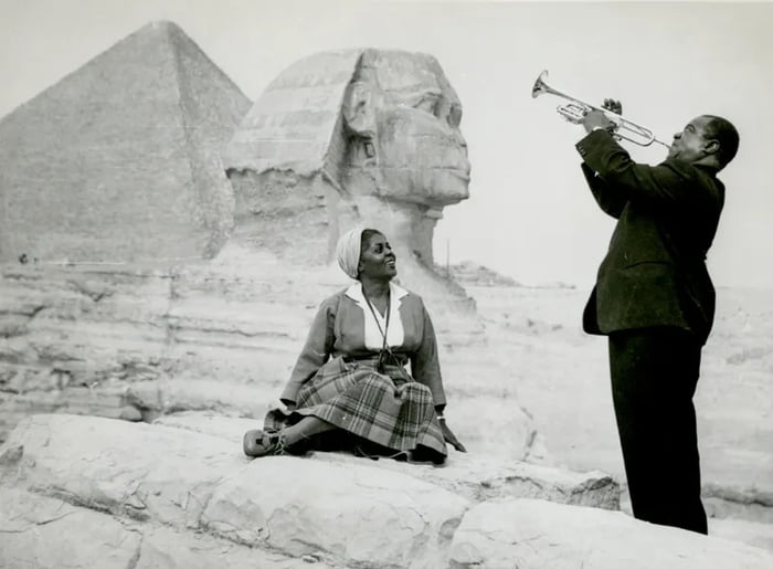 Louis Armstrong serenades his wife Lucille at the Pyramids of Giza ...