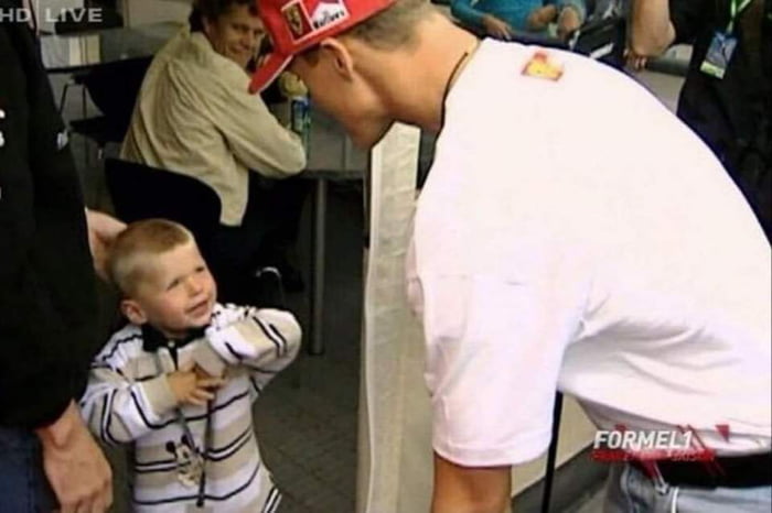 Max Verstappen as a child with his idol, Michael Schumacher. - 9GAG