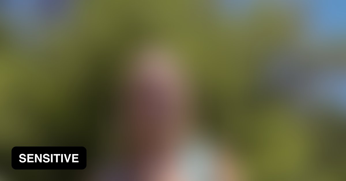 Chesty Blonde - 9GAG