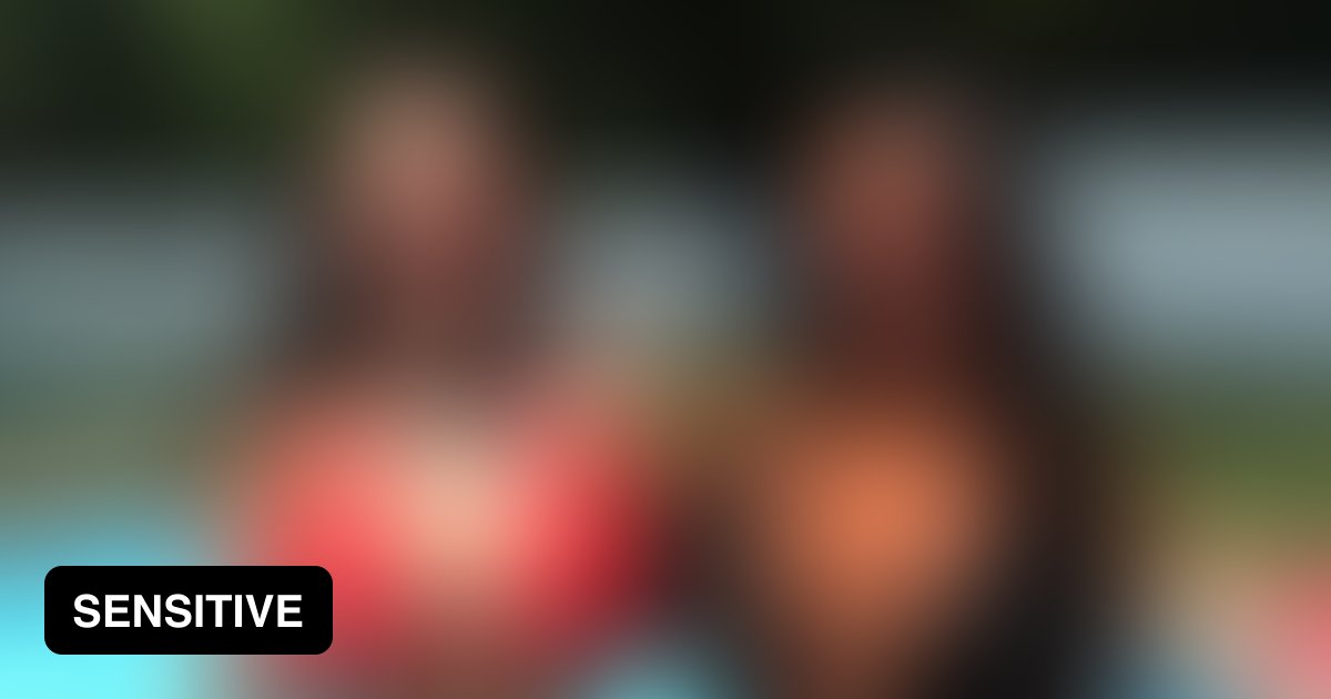 Double the cleavage, double the fun - 9GAG