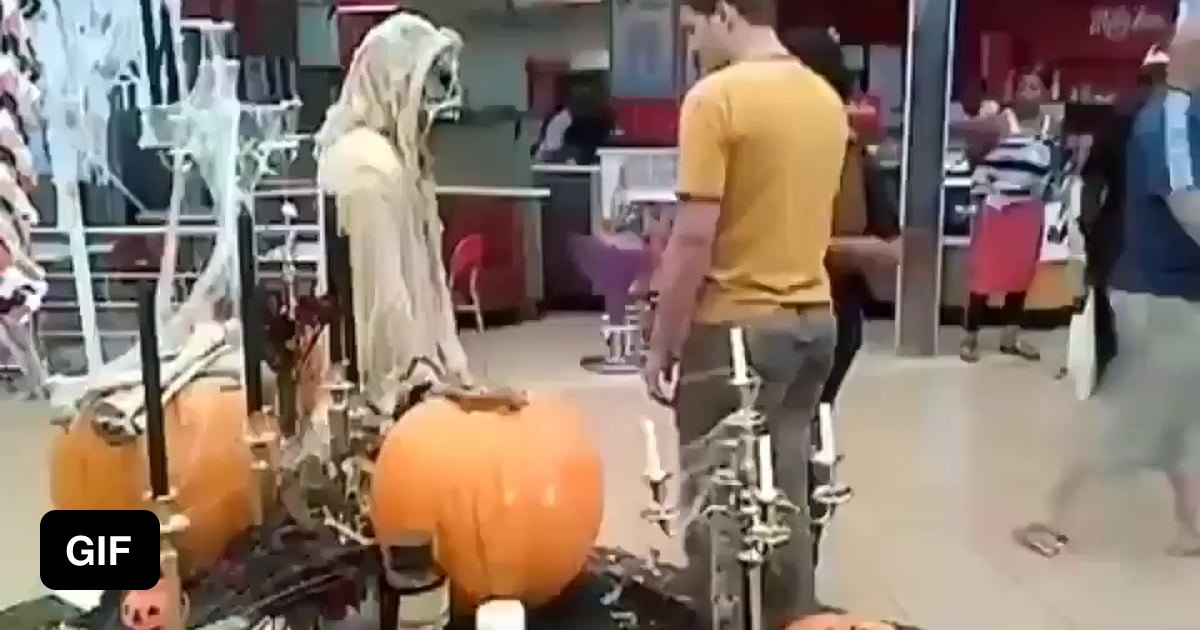 These jump scares are getting out of hand - 9GAG