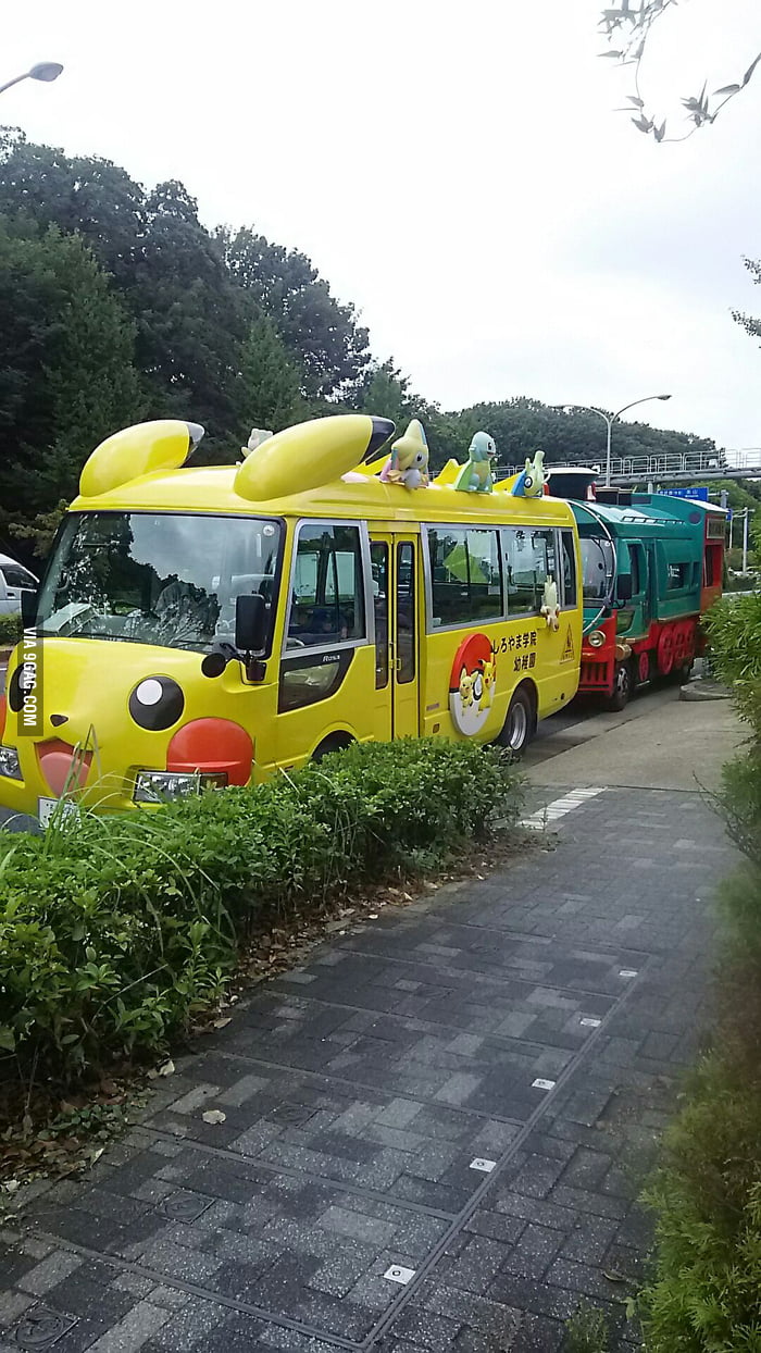 Japan has a kawaii Pikachu school bus - 9GAG