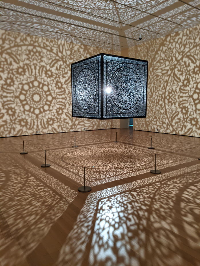 The light reflecting off the walls from this art installation - 9GAG