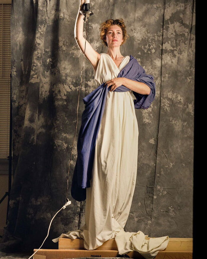 28-year-old Jenny Joseph posing for Columbia Pictures logo In 1992. - 9GAG