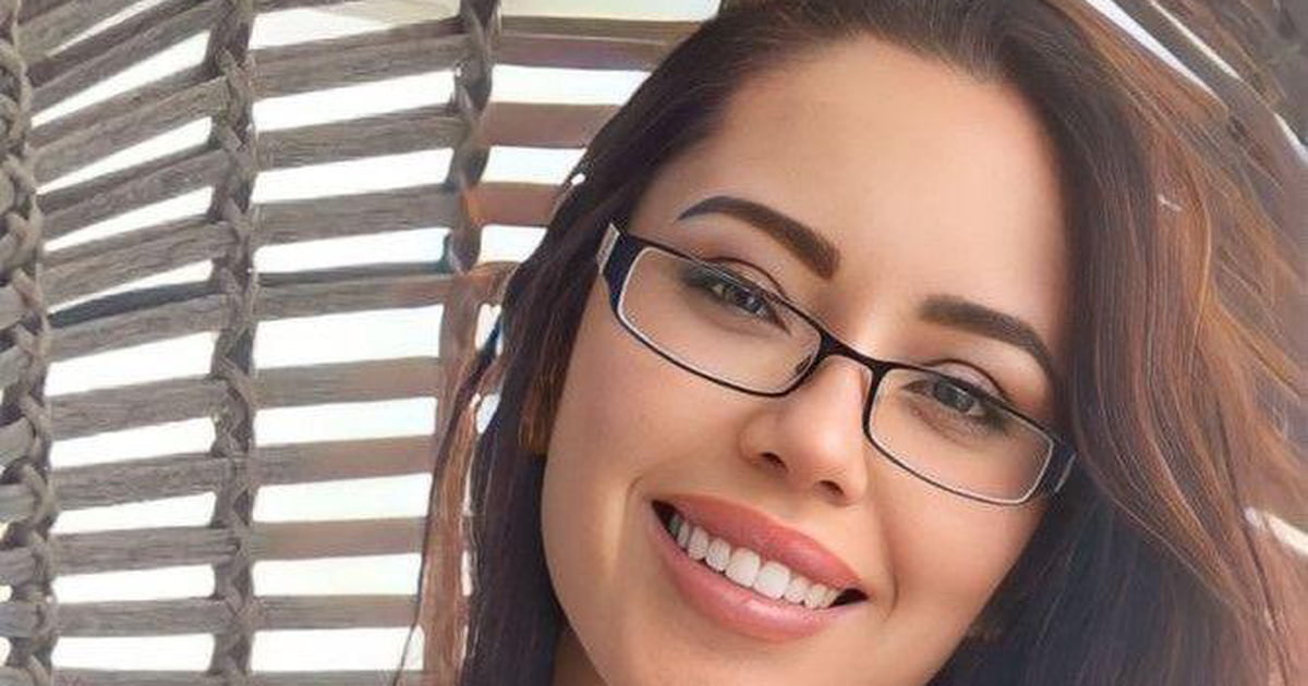 Brunette in white - 9GAG