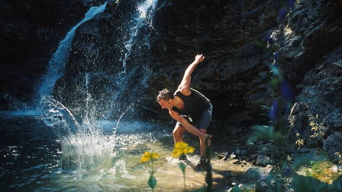 Big stone make water go splash. - 9GAG