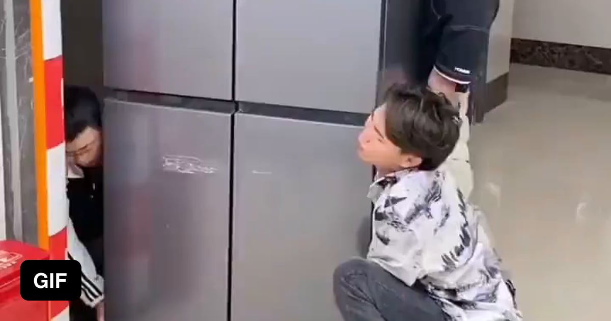 O gitu toh cara mindahin kulkas - 9GAG