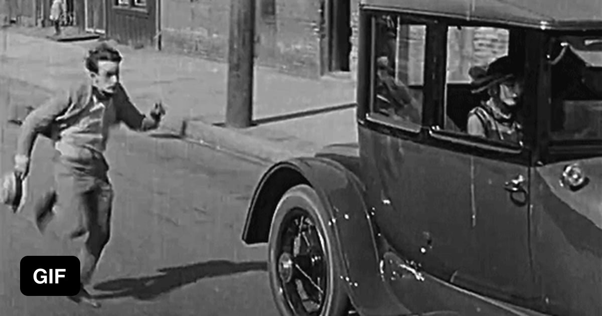 1919 Harold Lloyd ('From Hand to Mouth') - 9GAG