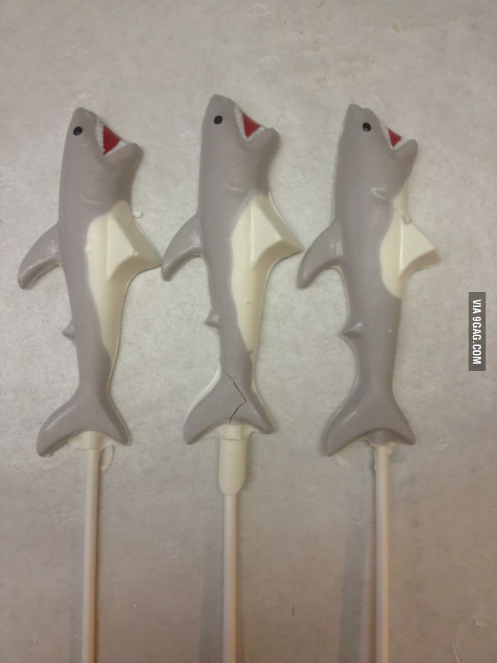 Made chocolate shark pops for shark week. - 9GAG