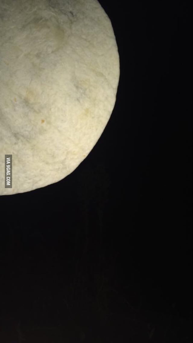 The moon looks so beautiful tonight - 9GAG