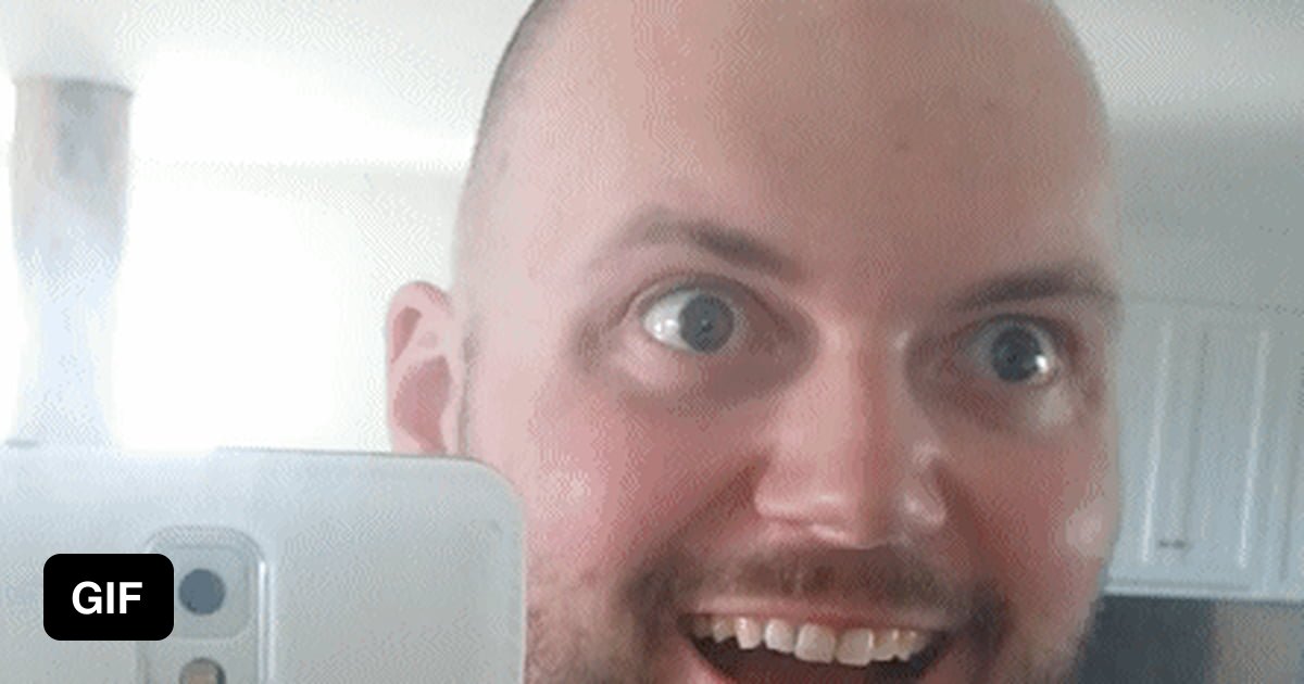 When you have a Samsung and you're not sure if it gonna explode or not... - 9GAG