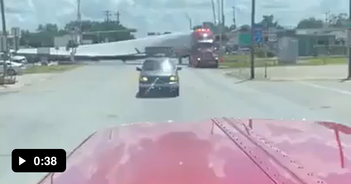 Train destroys wind turbine blade - 9GAG