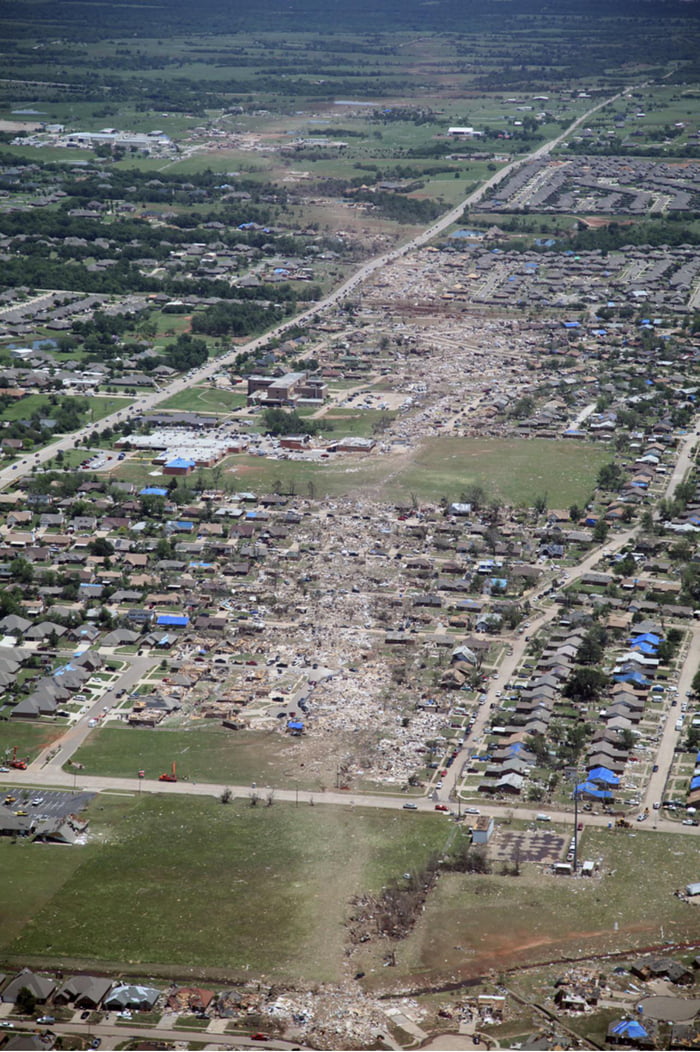 The damage track of an EF5 tornado that hit Moore, OK (2013) - 9GAG