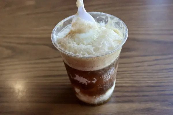 Yankee food Root Beer/cum topping - 9GAG