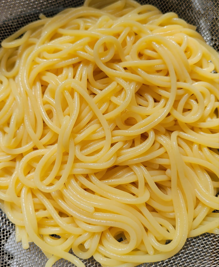 You guys have ruined me! I can't look at noodles without my brain ...