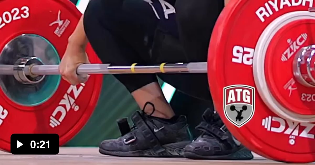 Giulia Imperio 108lbs (49kg) lifting 187lbs (85kg) - 9GAG