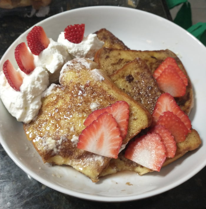 Strawberry syrup French toast - 9GAG