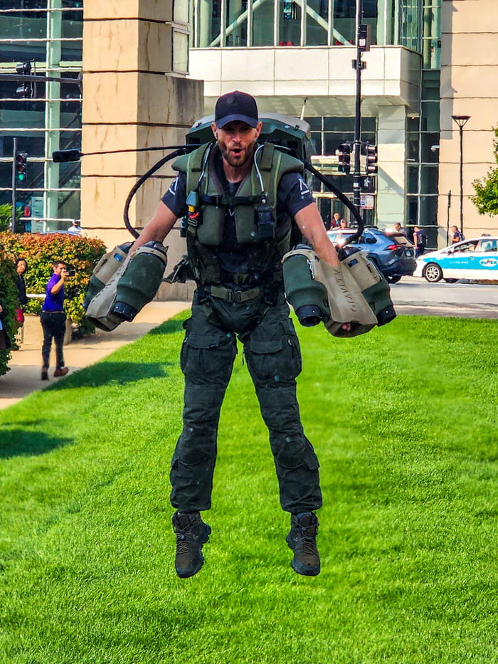 Saw a guy flying around with a jetpack downtown Chicago - 9GAG
