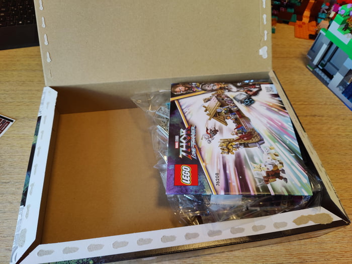 This is getting ridiculous the content of 76208 could fit in a box half ...